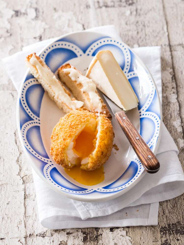 Oeufs frits, mouillettes au Reblochon - Reblochon